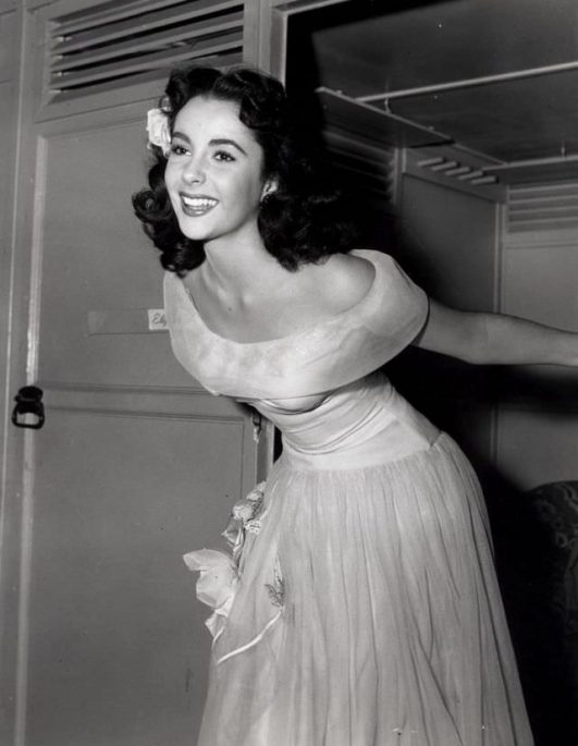 Gorgeous Photos of 16-year-old Elizabeth Taylor during the filming of ...