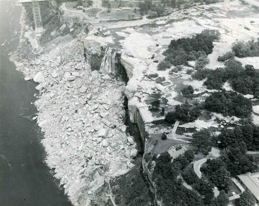 When The Niagara Falls Drained in 1969 For the First Time in 12,000 Years