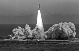 The Challenger disaster 1986: Historic Photos of the National tragedy ...