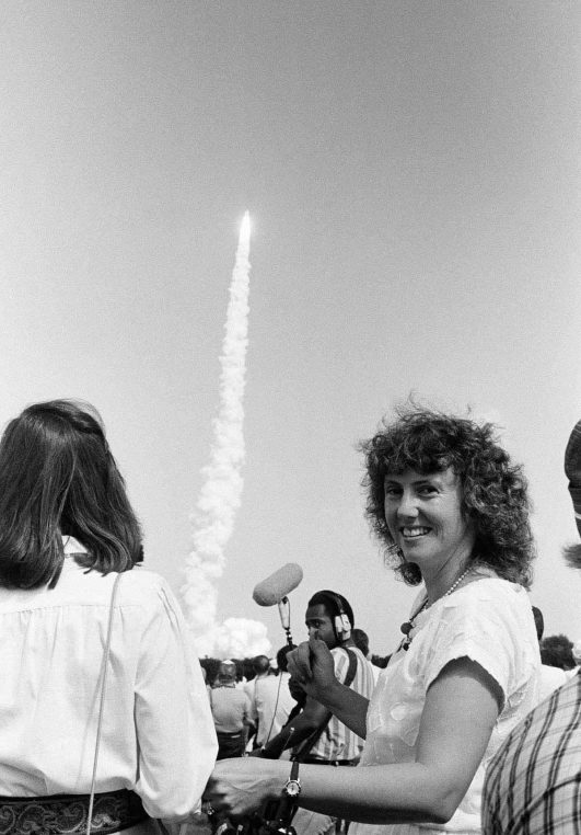 The Challenger disaster 1986: Historic Photos of the National tragedy ...
