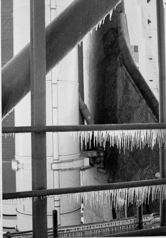 The Challenger disaster 1986: Historic Photos of the National tragedy ...