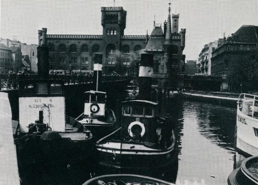 Stunning Historical Photos Capturing Street Life of Berlin in the 1920s