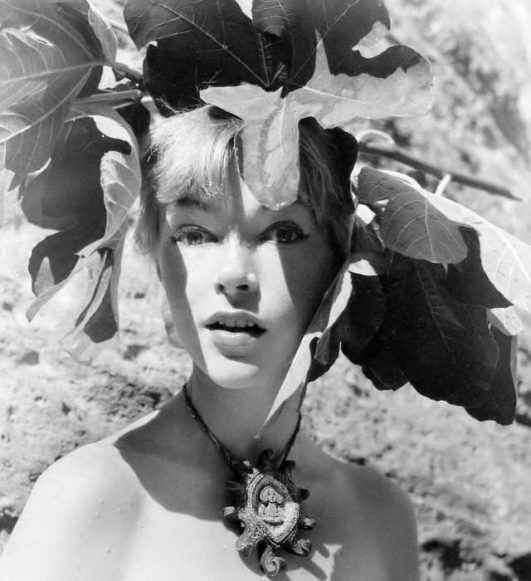 Glamorous Modeling Photos of the American Model Joan Olson in the 1950s