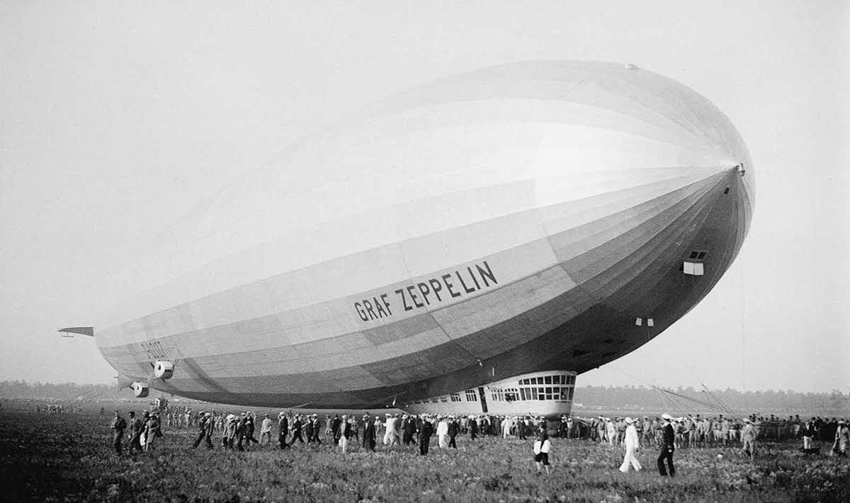 Airships: History and Fascinating Photos from the Heydays of the ...