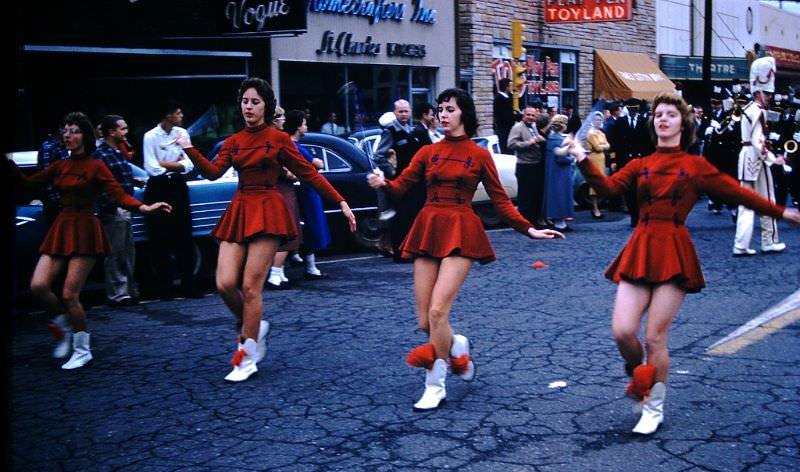 Fascinating Vintage Photos of Howard College Homecoming Parade in 1959