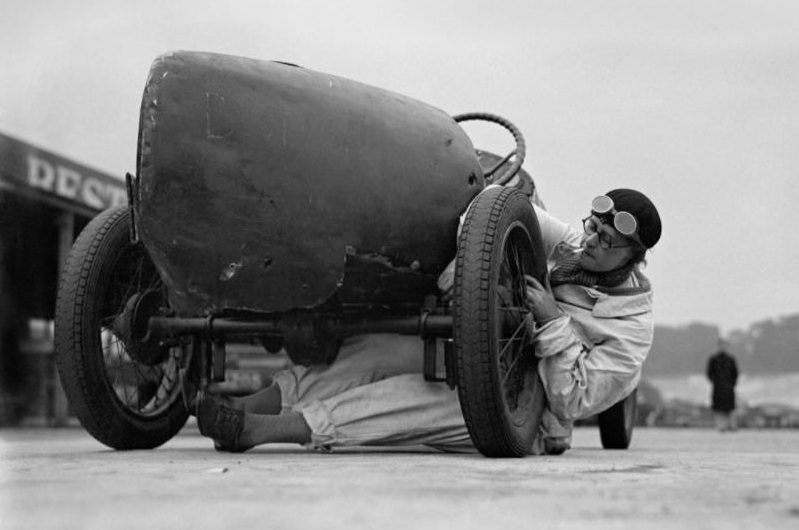 The Female Racing Drivers of the Brooklands Automobile Racing Club from ...