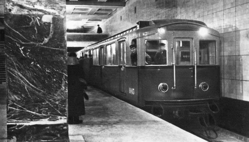 Stunning Historical Photos of Moscow Metro in 1935 Soon after its Opening
