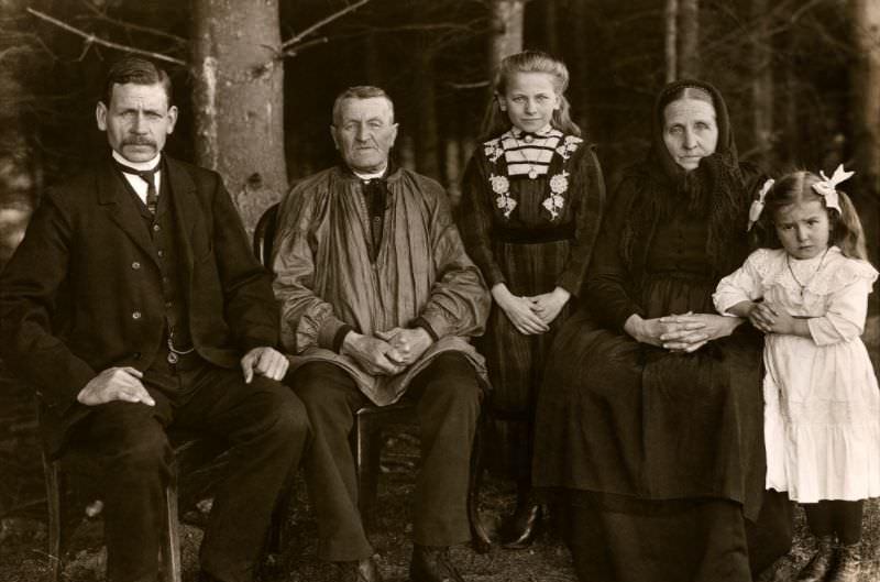 Historical Portraits of German People from the Early 1900s by August Sander