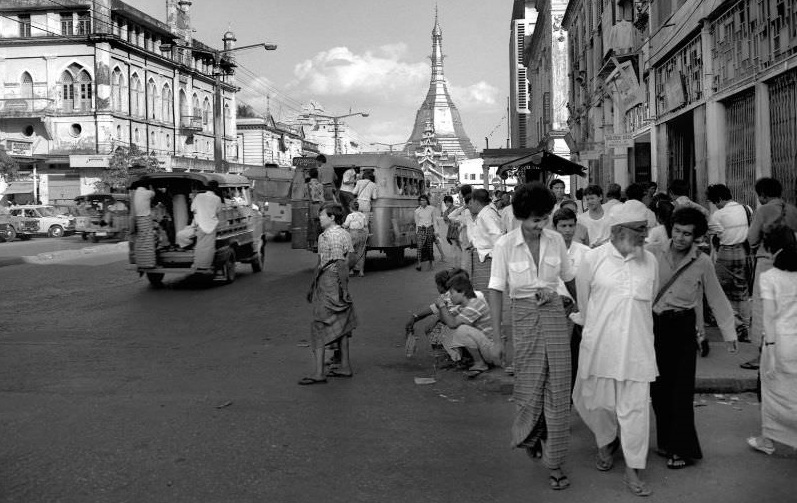 Black and White Vintage Photos of Burma in 1986
