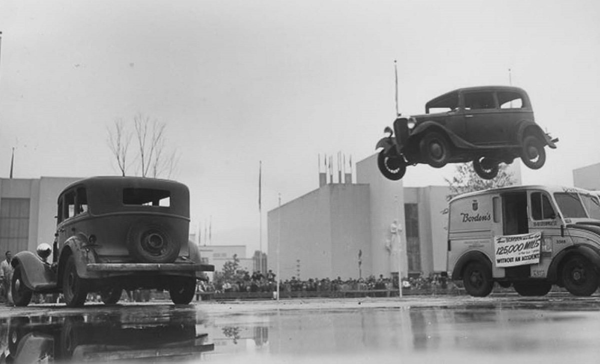 The Daredevil Stunt Drivers who entertained Crowds by Crashing Cars and ...