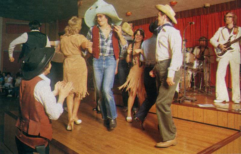 Amazing Vintage Broachers of Pontins Holiday Camps in the 1980s