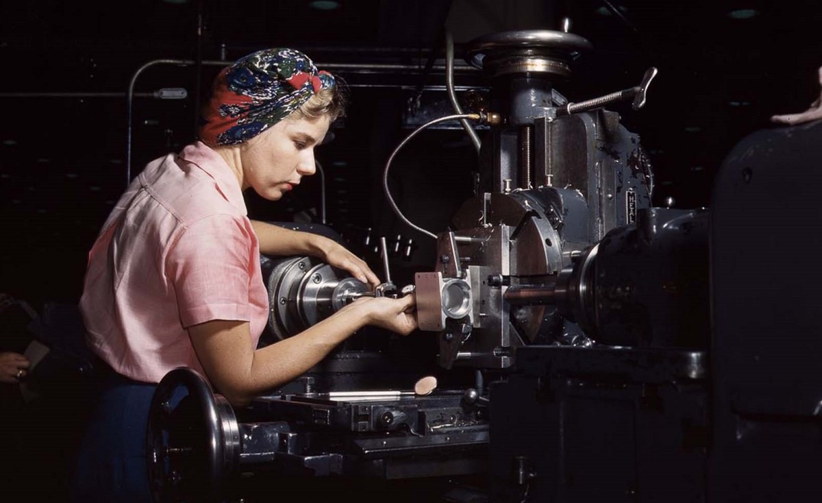 Stunning Color Photos of Women in the Workforce during World War II
