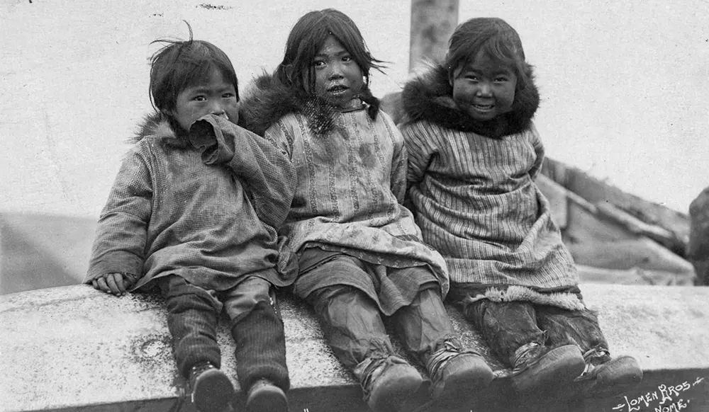 Rare Historical Portraits of Alaskan Inuit from the Early 20th Century