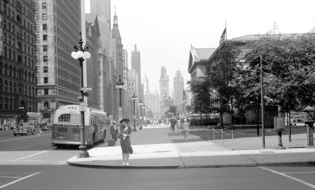 Stunning Historical Photos of Life in Chicago in 1941 by John Vachon