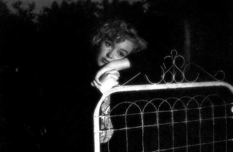Dark Side of Marilyn Monroe: Sad Photos of Sleepless Monroe by Andre de ...