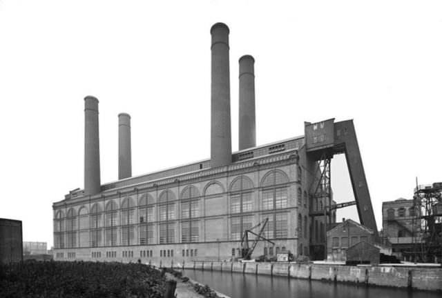 Historical Photos of the Lots Road Power Station of London