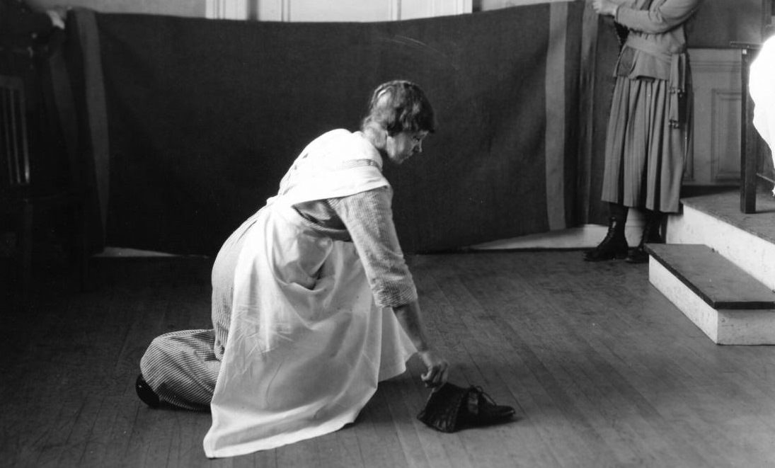 The correct way to do housework: A Photographic Guide to Housework from ...