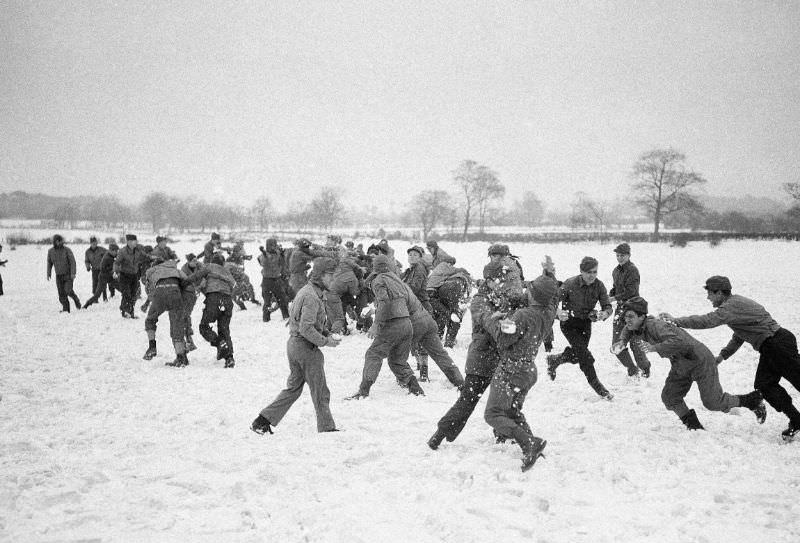 Stunning Photos show how People enjoyed the Snow in the Past