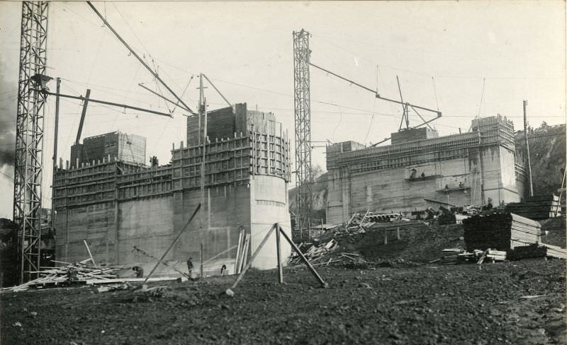 Stunning Historical Photos Show the Construction of the Bloor Viaduct