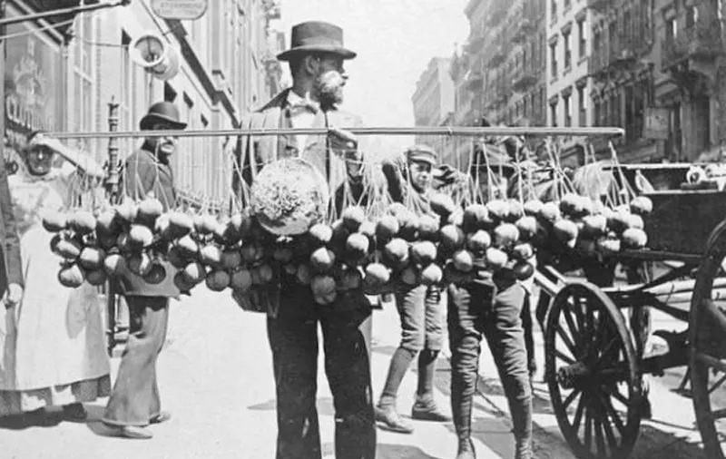 Stunning Historical Photos of Working Class of New York City in the 1890s