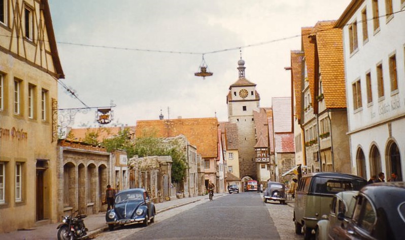 Fascinating Photos of Norfolk in the 1990s