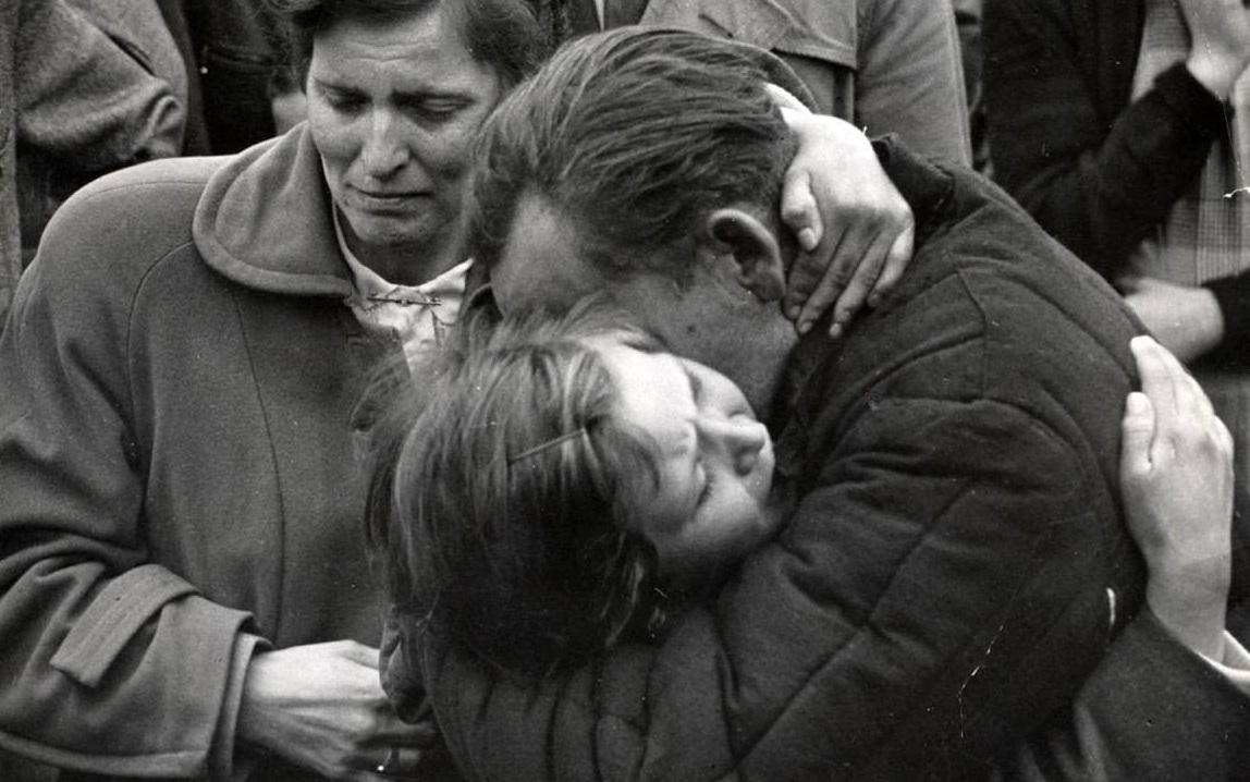 A German WWII Prisoner Meets His Daughter for the First Time Since She ...