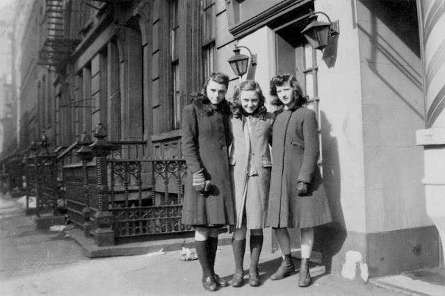 Vintage Photos that Show the Daily Life, Fashion, and Spirit of the 1940s