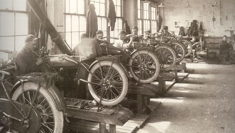 Historical Photos of Harley-Davidson Motorcycles and Production in ...