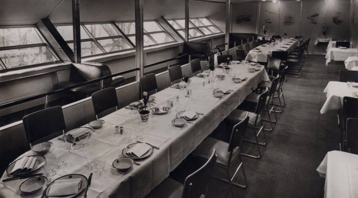 Exploring the Hindenburg's Lavish Interior in Historical Photos