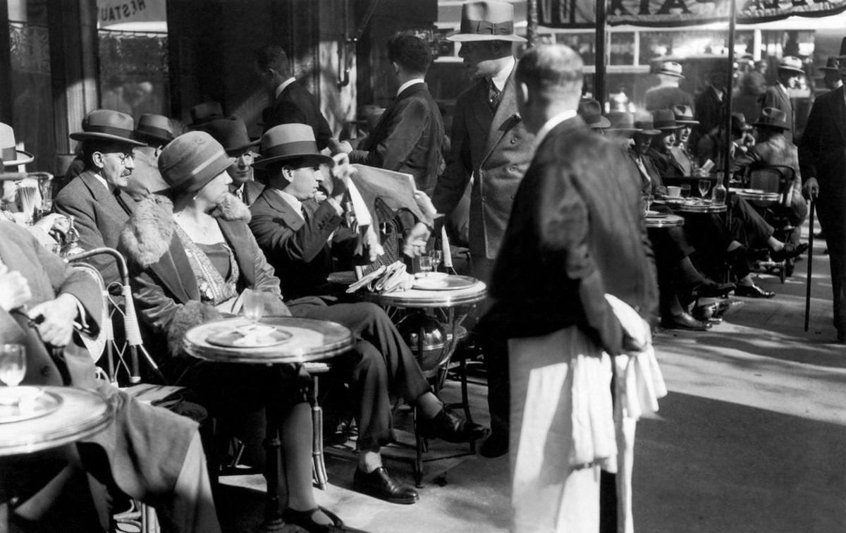 Stunning Vintage Photos of Cafes of Paris in the 1920s