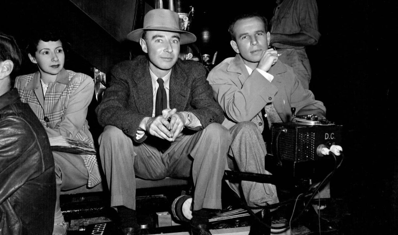 Everyday Life of J. Robert Oppenheimer Captured in Candid Photos ...