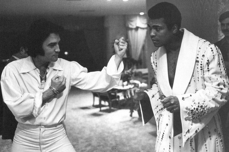 Adorable Photos of Muhammad Ali having Fun with his Friends