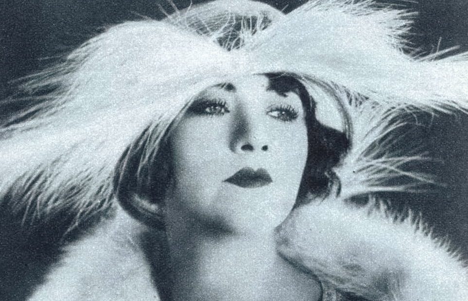 The Azorean Hood: Historical Photos of Portuguese Women in their ...