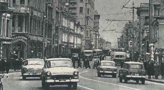 A Day in the Life of Moscow: Glimpses of the Soviet Capital in 1960